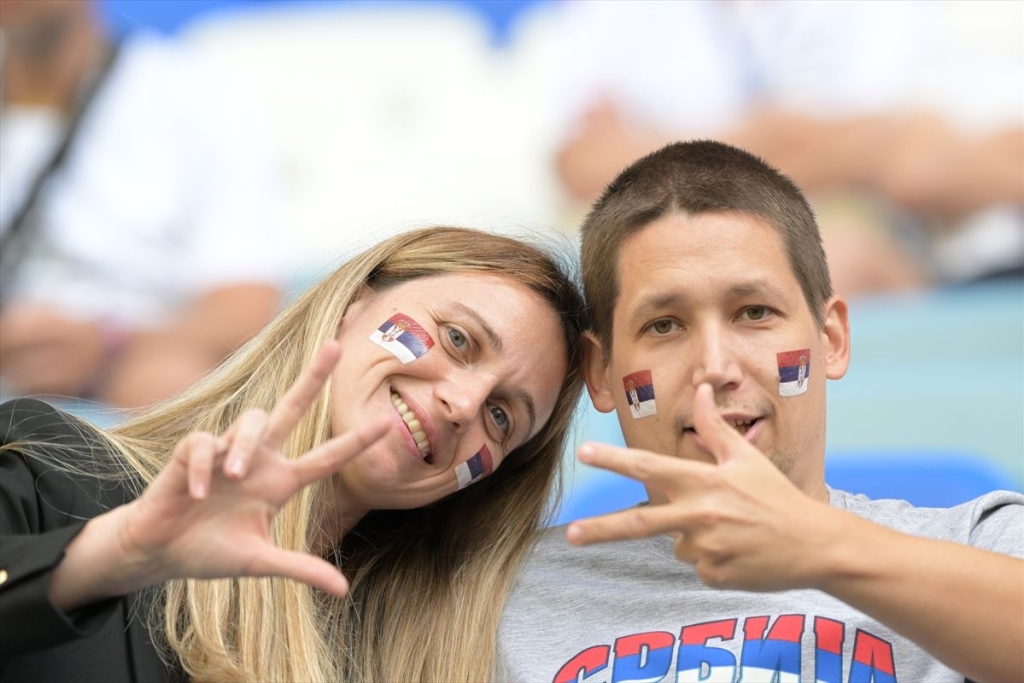 Tri prsta i šajkača na tribinama u Kataru - HABERHANA.com